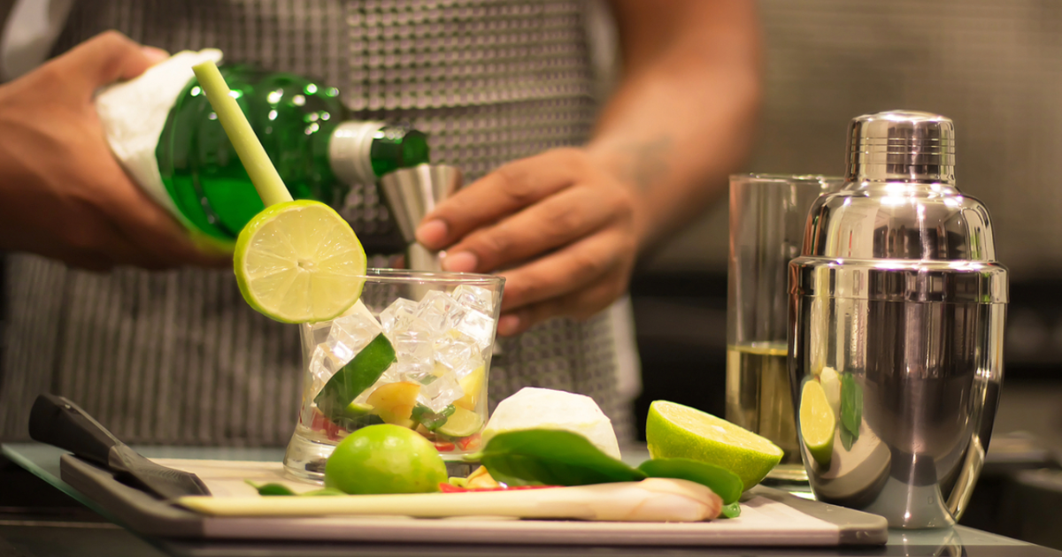 How to Know When to Stir vs. Shake: A Bartender’s Guide to Perfect ...